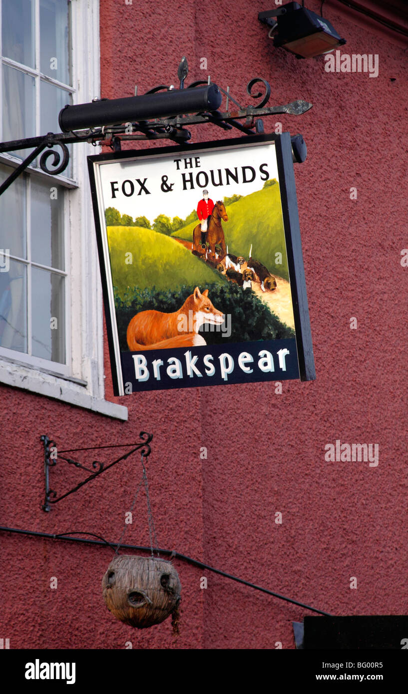 The fox public house sign hi-res stock photography and images - Alamy