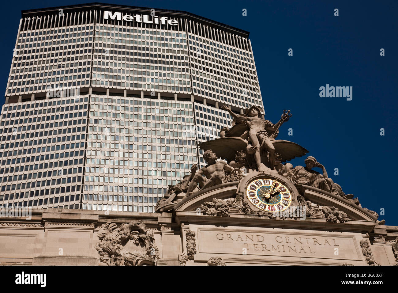 Grand central terminal clock and met life hi-res stock photography and ...