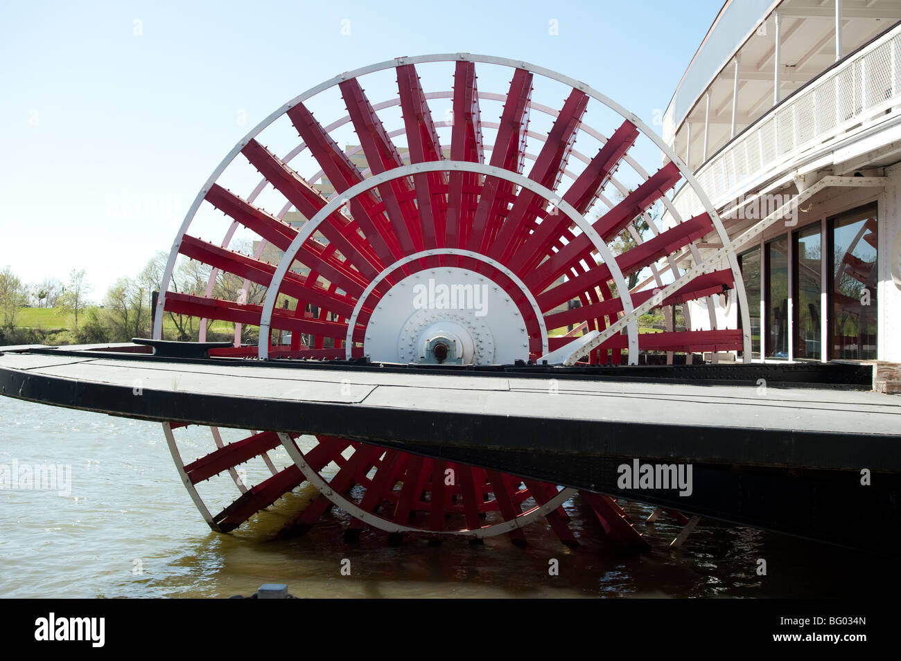 Paddle wheel boat hi-res stock photography and images - Alamy