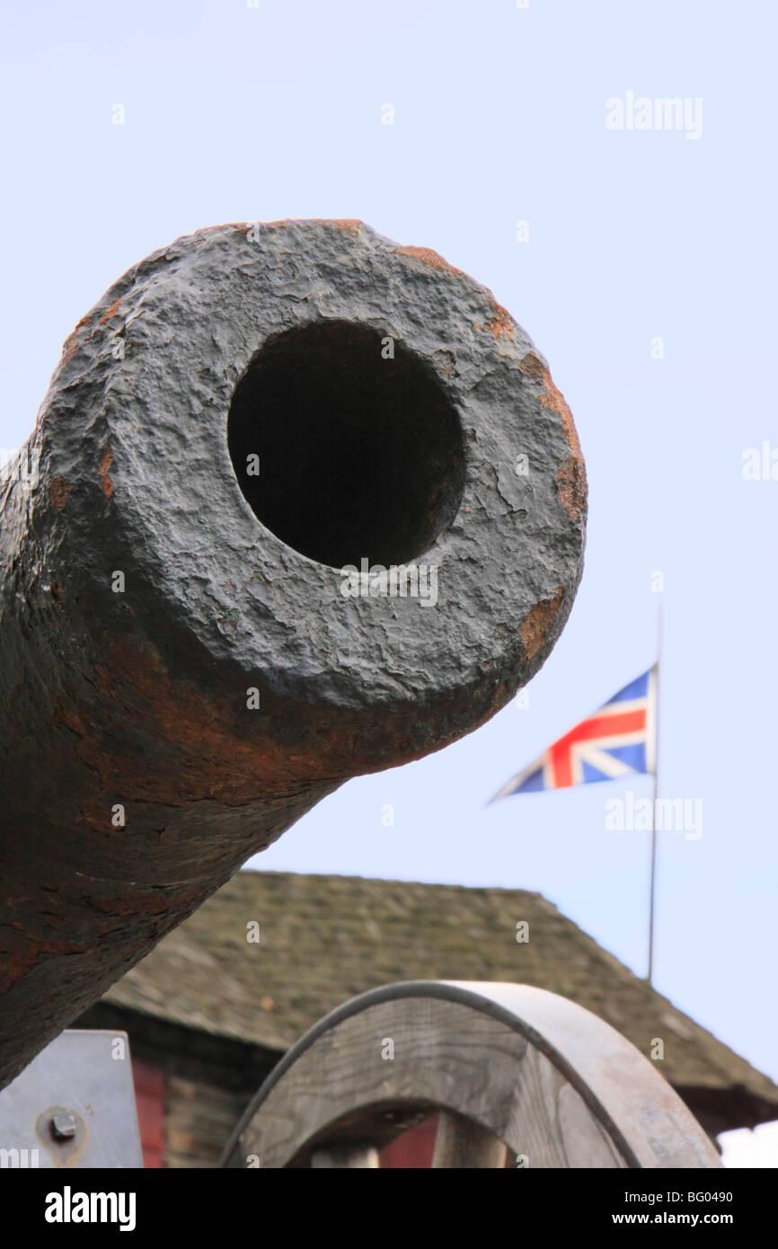 British cannon hi-res stock photography and images - Alamy
