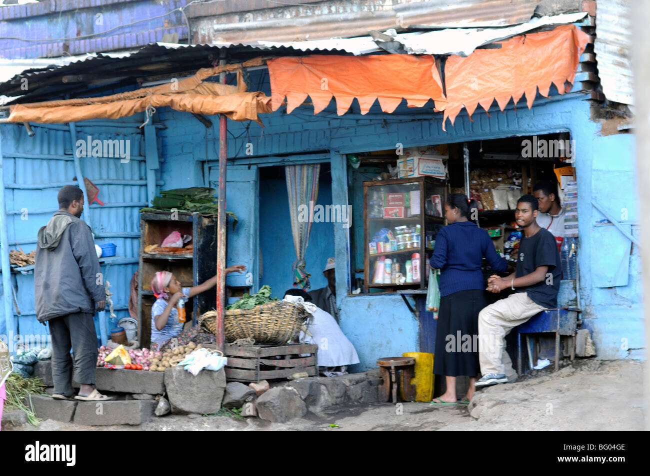 Addis ababa ethiopia africa poor hi-res stock photography and images ...