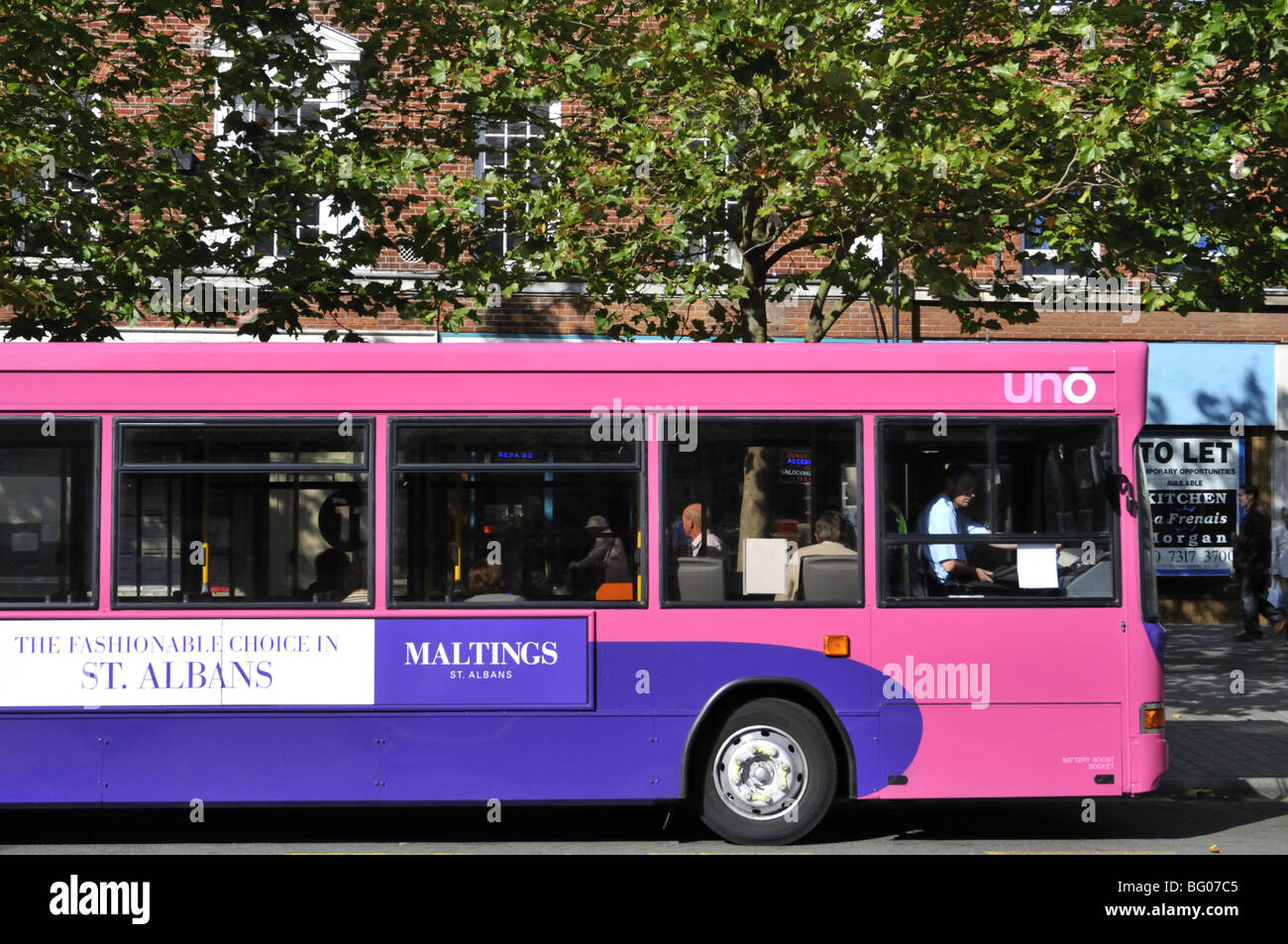 Pink bus hi-res stock photography and images - Alamy