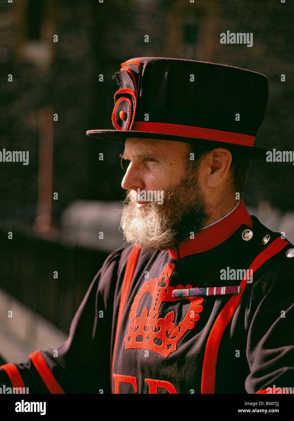 Yeoman warder uniform hi-res stock photography and images - Alamy