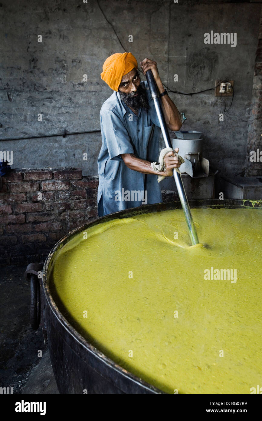Sikh temple cooking hi-res stock photography and images - Alamy
