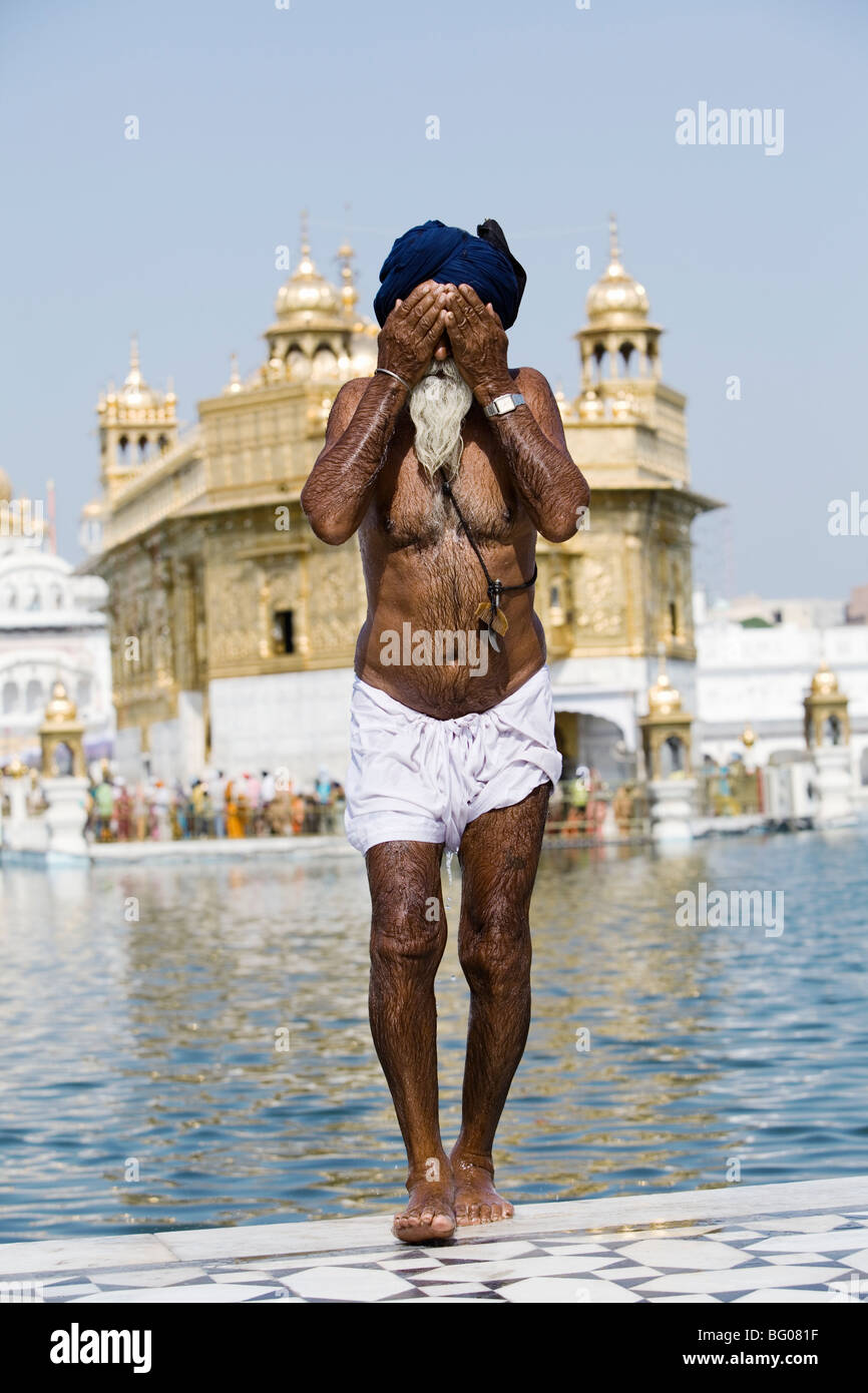 Ritual golden temple hi-res stock photography and images - Alamy