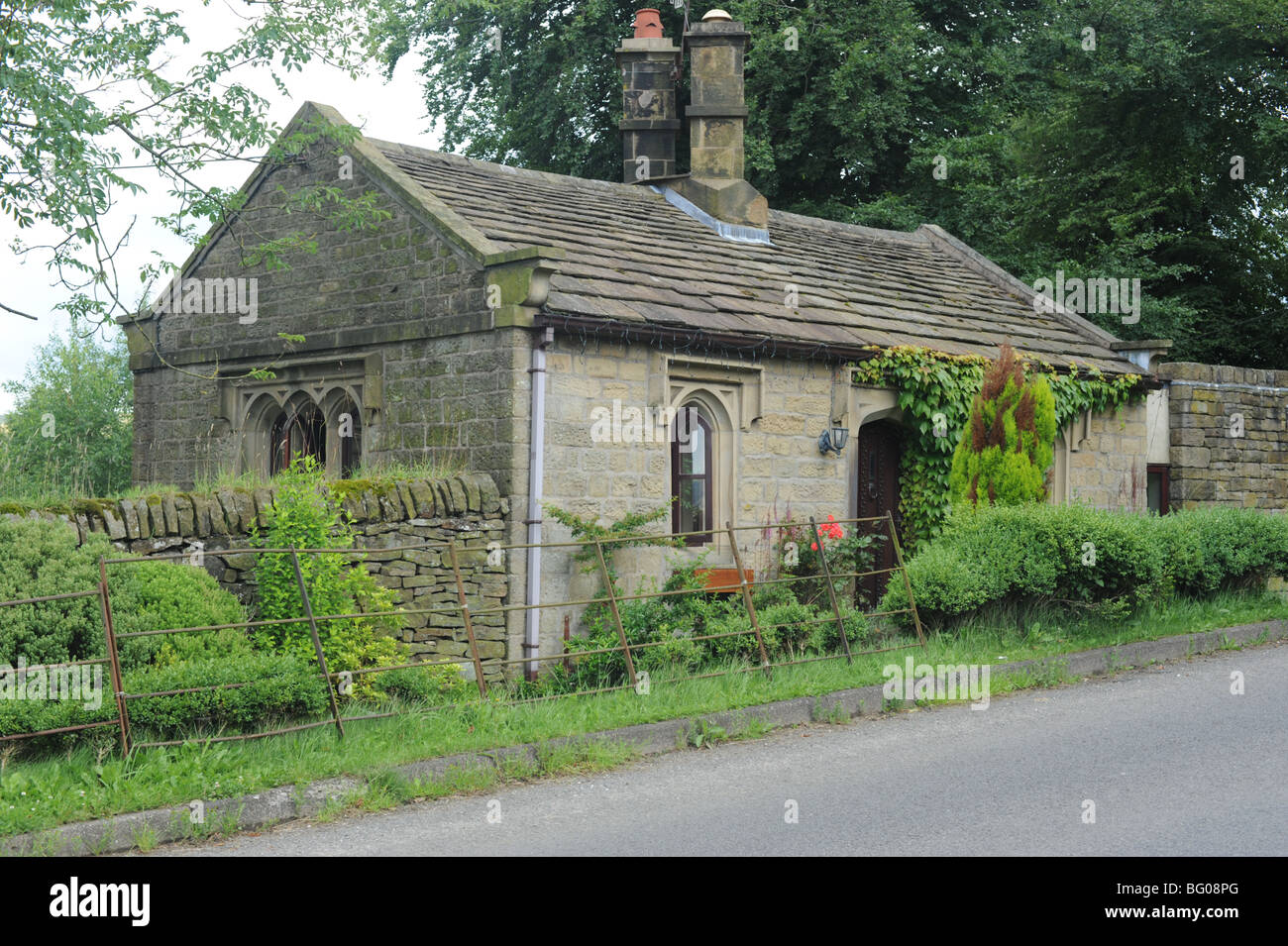 Gothic cottage hi-res stock photography and images - Alamy
