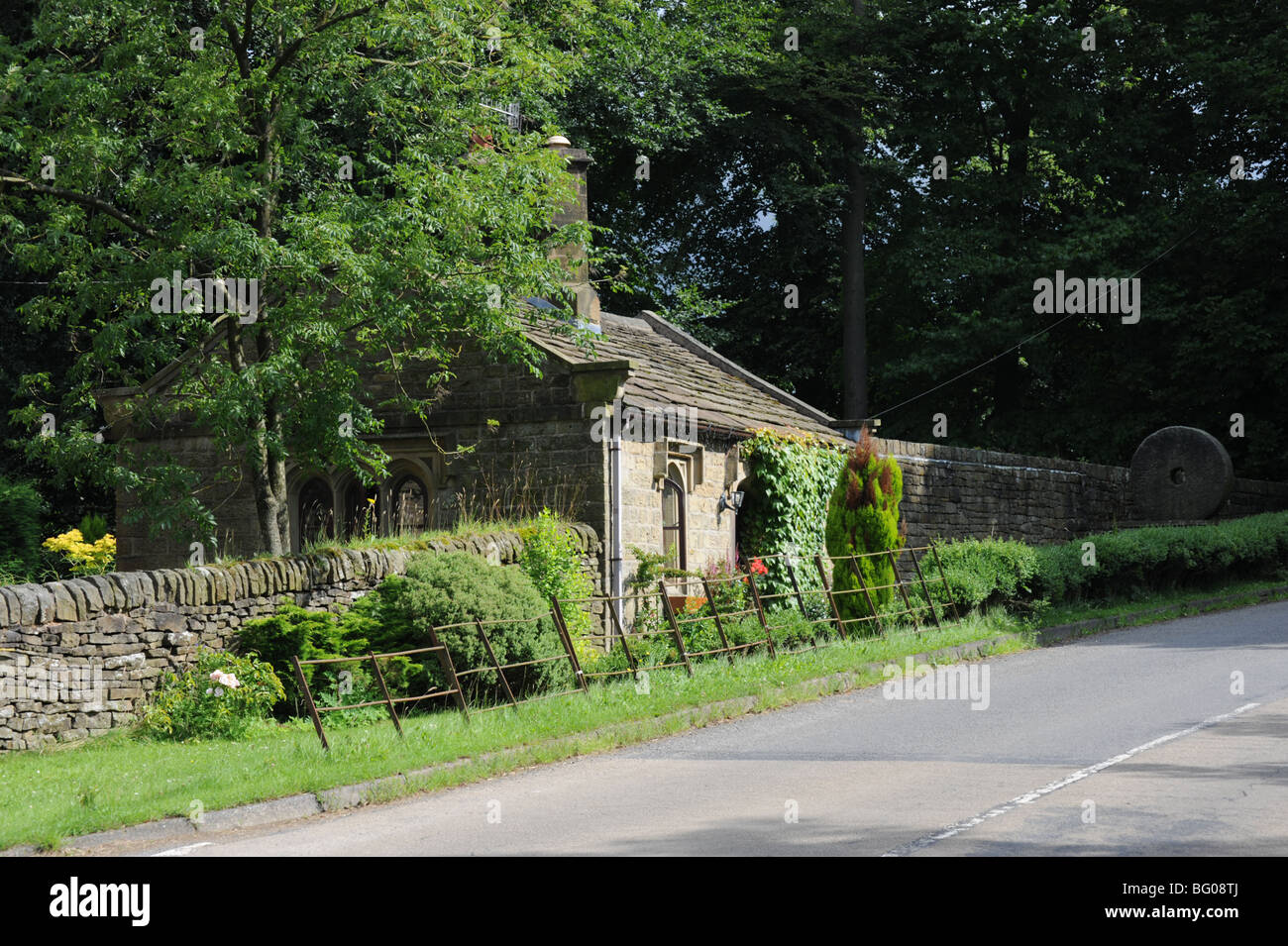 Gothic cottage hi-res stock photography and images - Alamy
