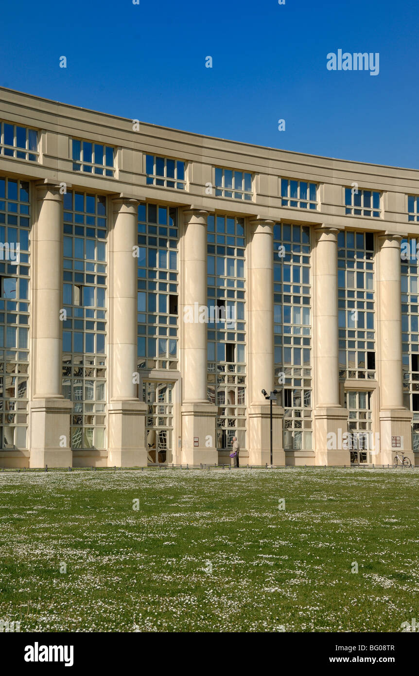 Esplanade de l'Europe, Post-Modern Terrace Designed by Architect ...