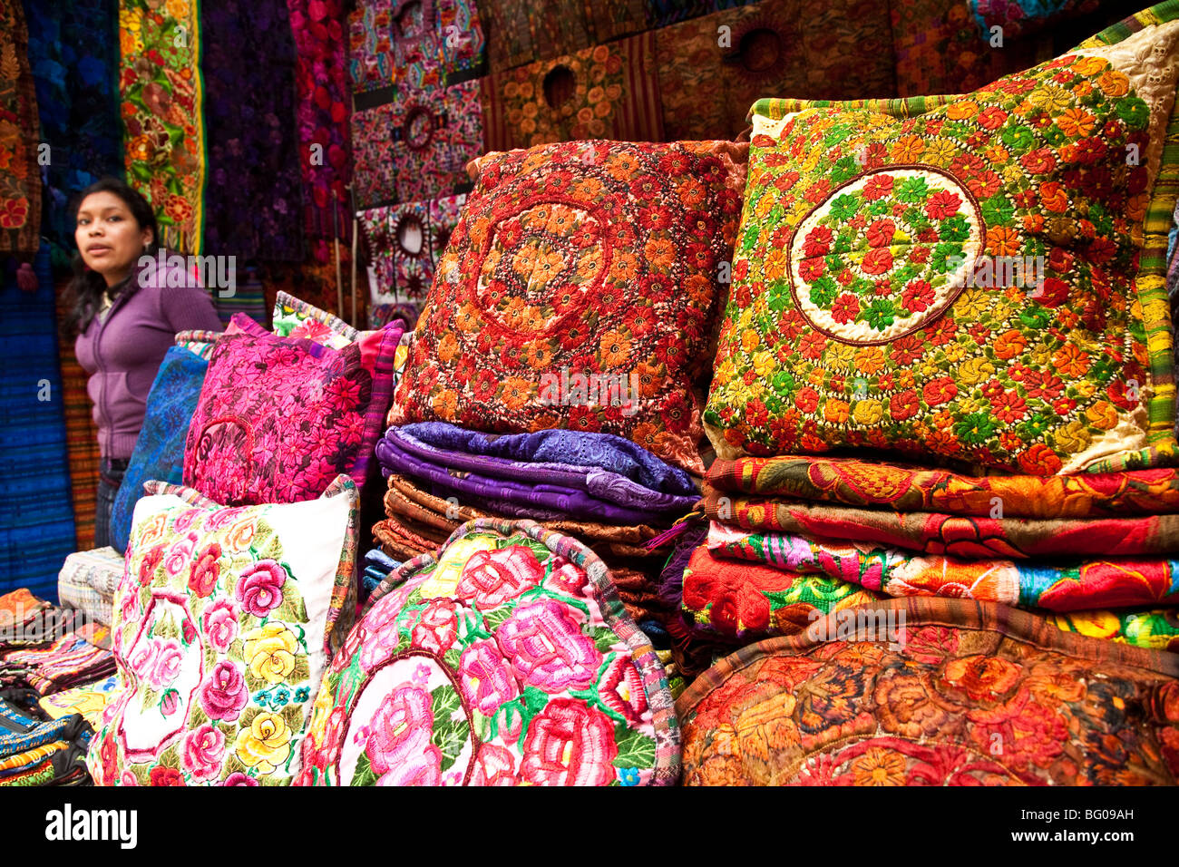 Fabric stall hi-res stock photography and images - Alamy