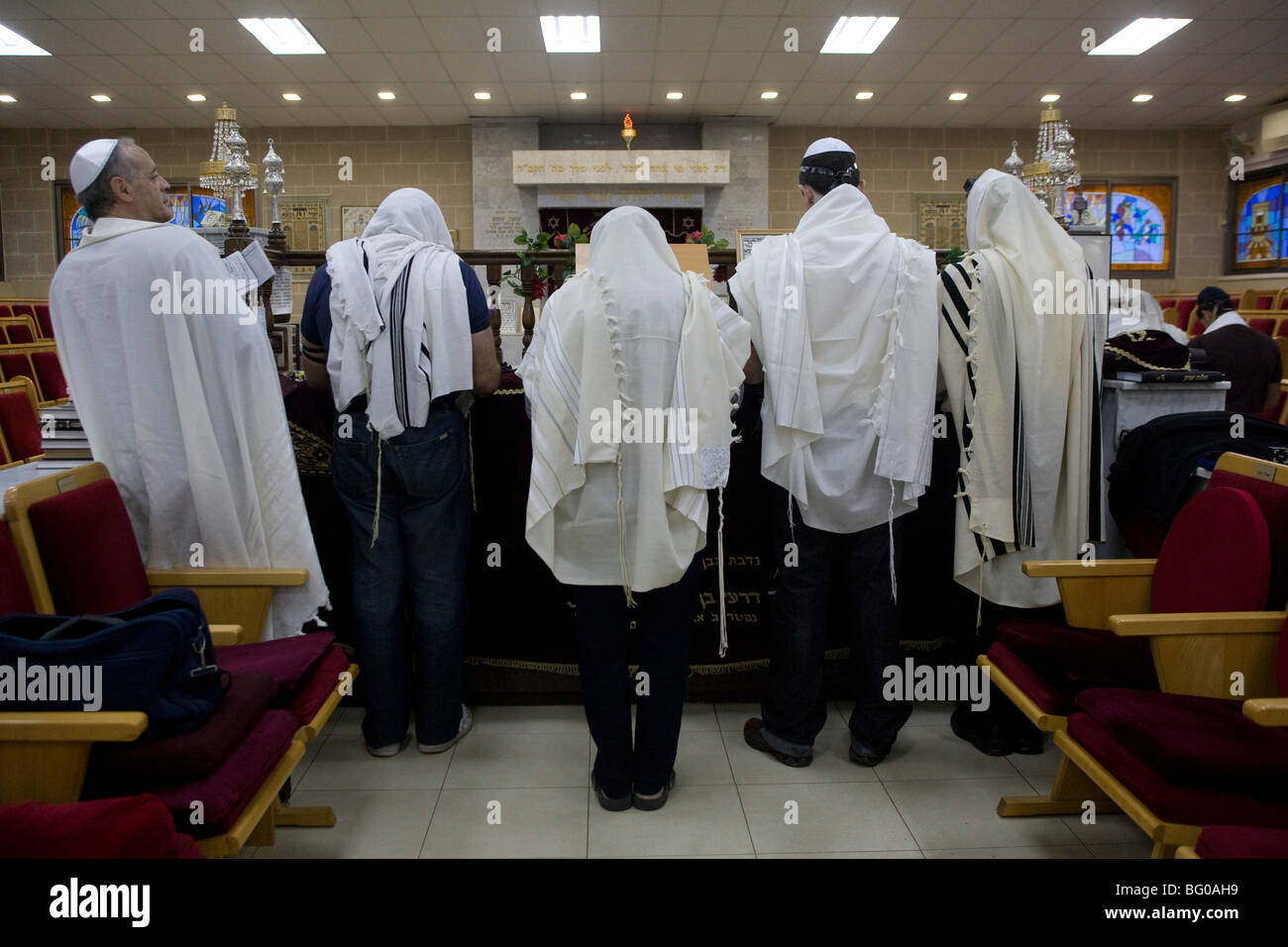 Reform synagogue service hi-res stock photography and images - Alamy