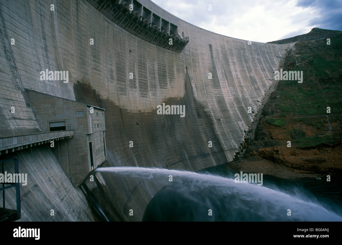 Dam water management hydroelectric hi-res stock photography and images ...