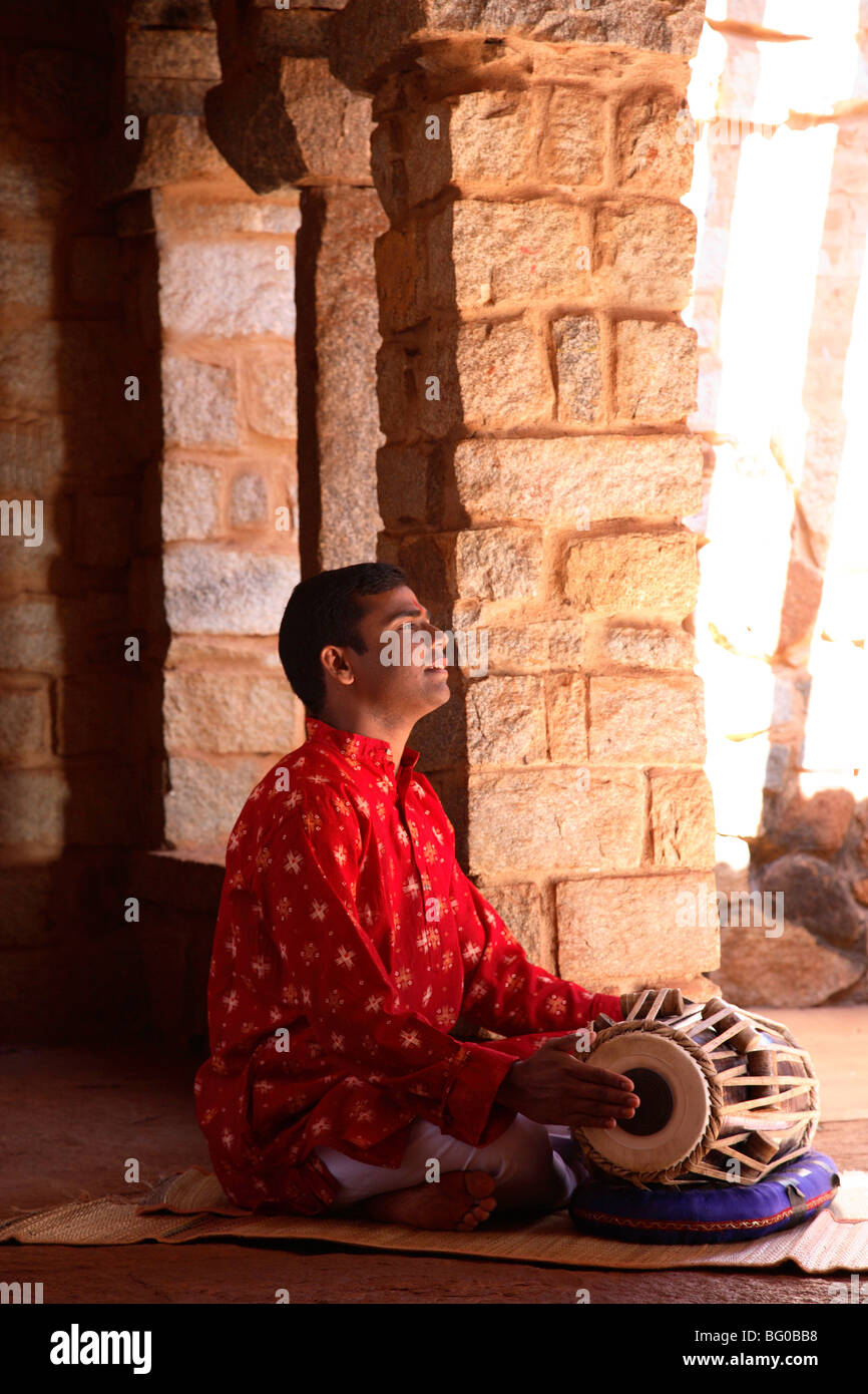 Indian musician playing tabla hi-res stock photography and images - Alamy Indian musician playing tabla hi-res stock photography and images - Alamy
