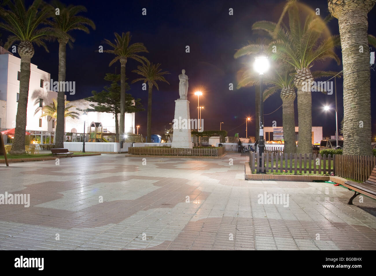 Statue at the town square, Statue of Guzman El Bueno, Plaza De Almada ...
