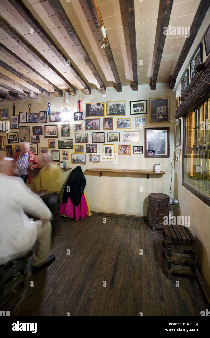Tourists in a museum Stock Photo - Alamy