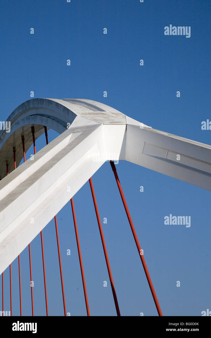 Frame bridge hi-res stock photography and images - Alamy