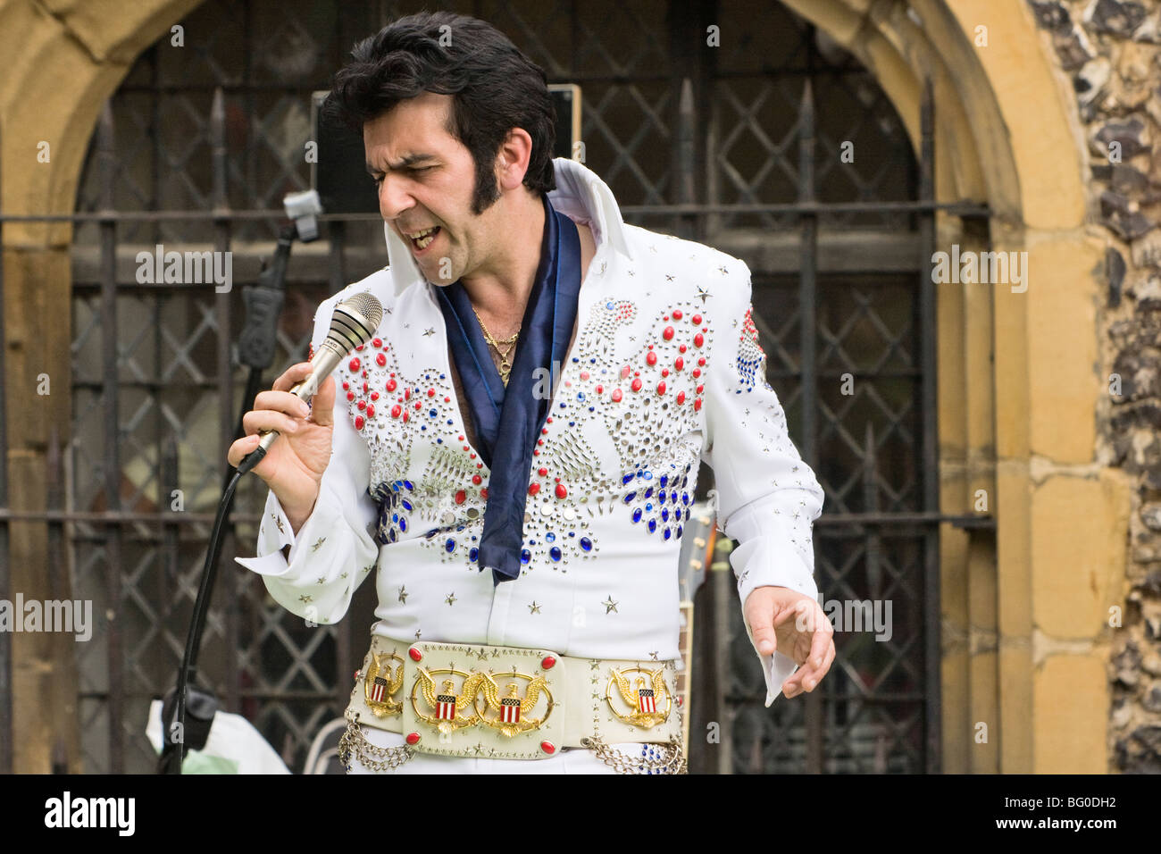 Elvis impersonator Elvince (Vince Citrano Stock Photo - Alamy