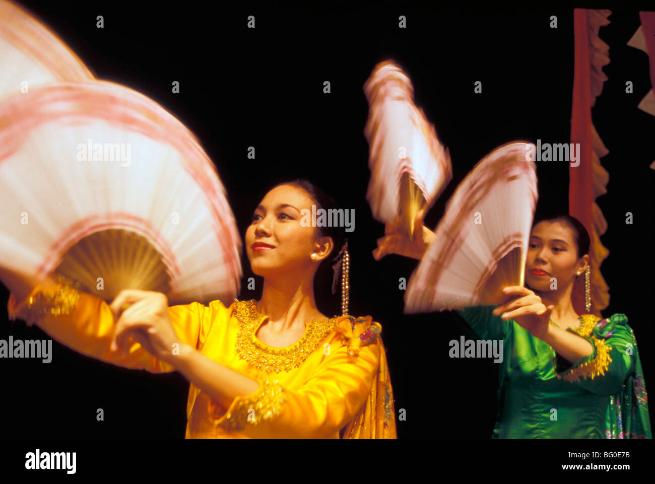 Dancers hi-res stock photography and images - Alamy