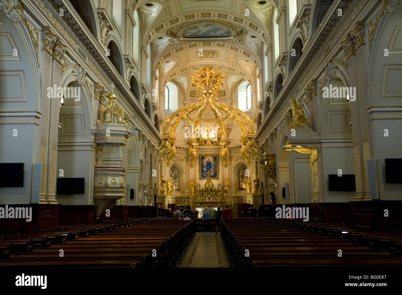 Neo-baroque sanctuary and altar of the Basilique Notre-Dame, Québec ...