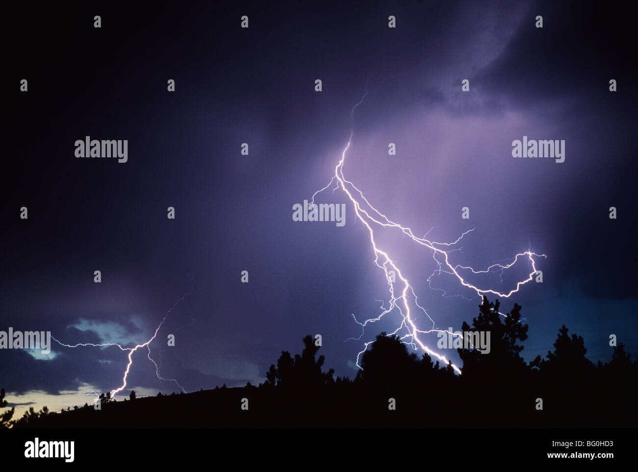 Double lightning bolts hi-res stock photography and images - Alamy