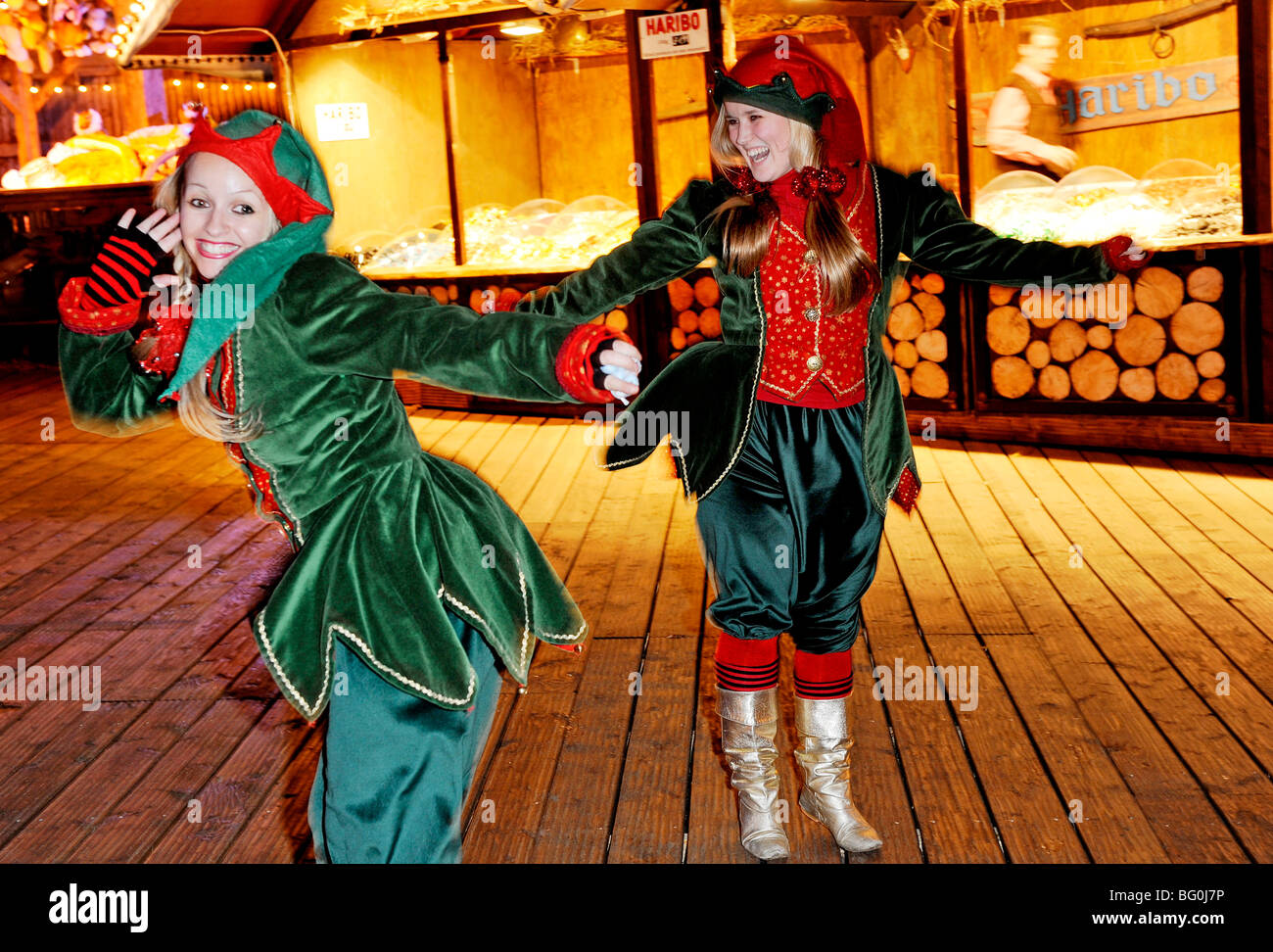 Dark elves hi-res stock photography and images - Alamy