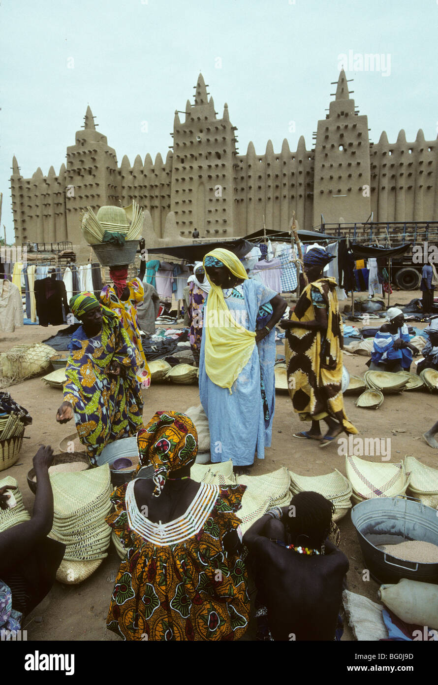 The Monday market at the Great Mosque, Djenne, Mali, West Africa Stock ...