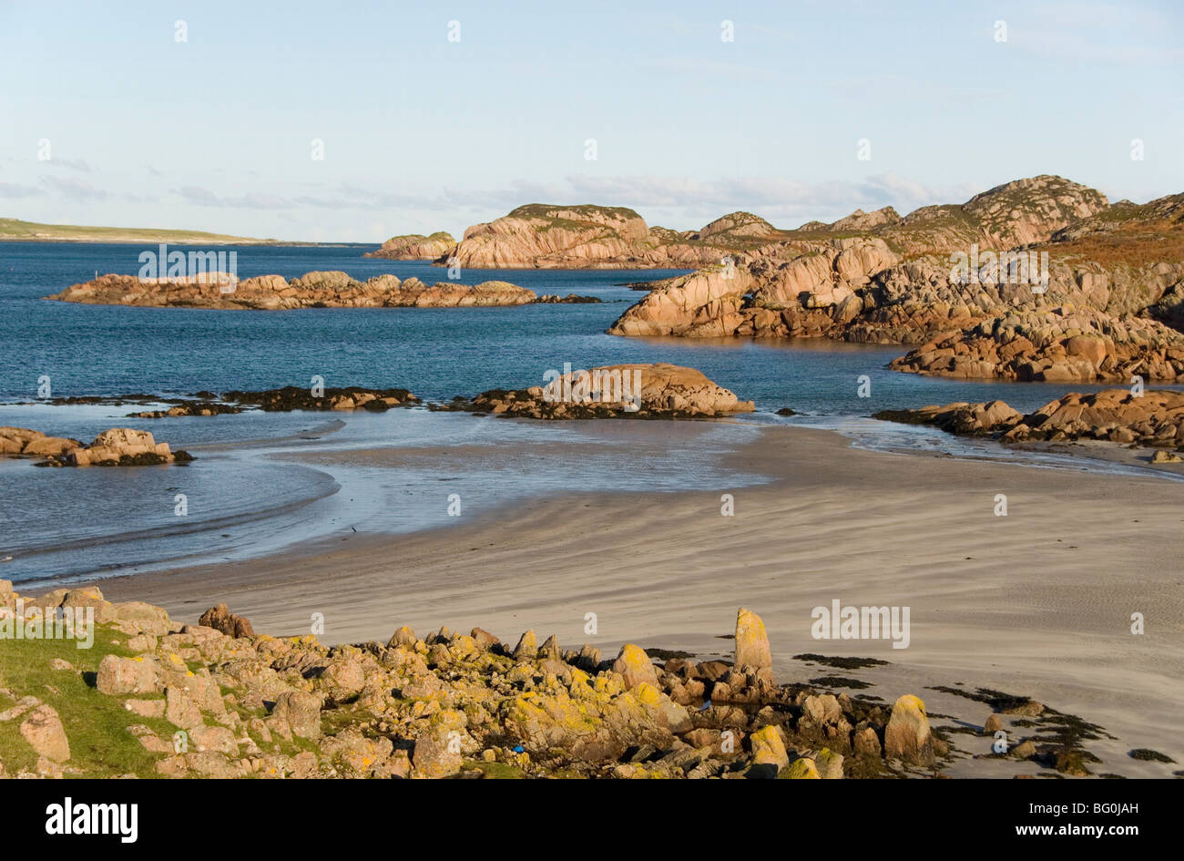 Sand beach between outcrops of pink Ross of Mull granite, Fionnphort ...