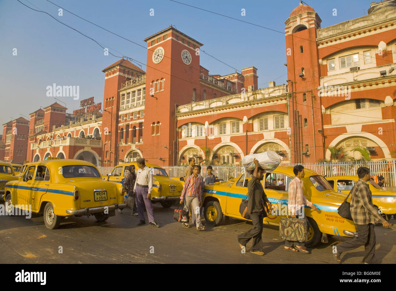 Calcutta kolkata india train station High Resolution Stock Photography ...