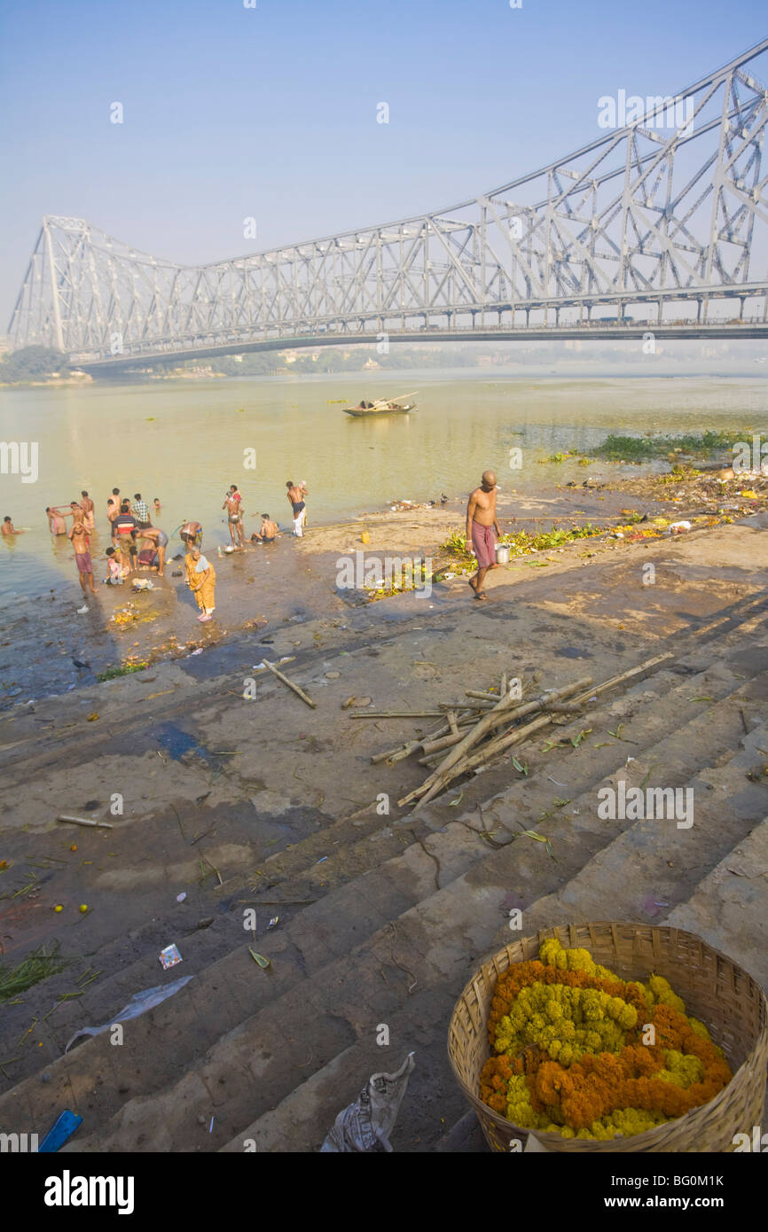 Hooghly river boy hi-res stock photography and images - Alamy