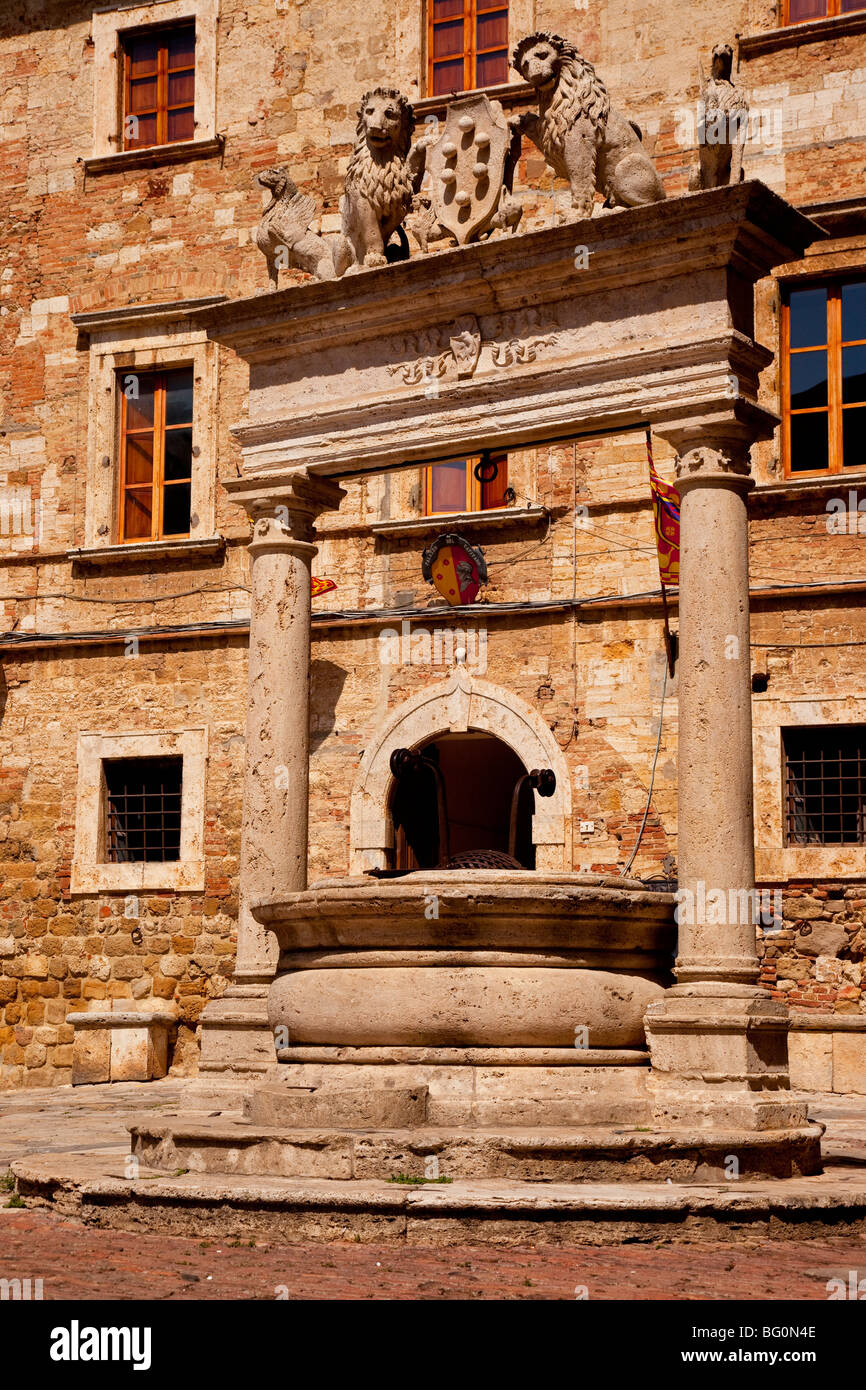 Water well in the historic medieval village of Montepulciano, Tuscany ...