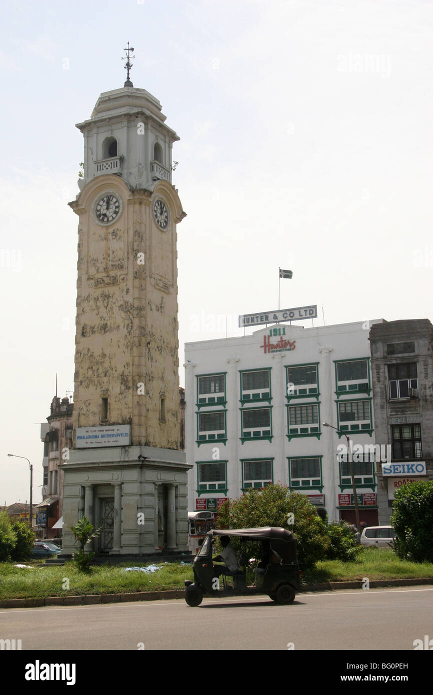 Rickshaw sightseeing in front hi-res stock photography and images - Alamy
