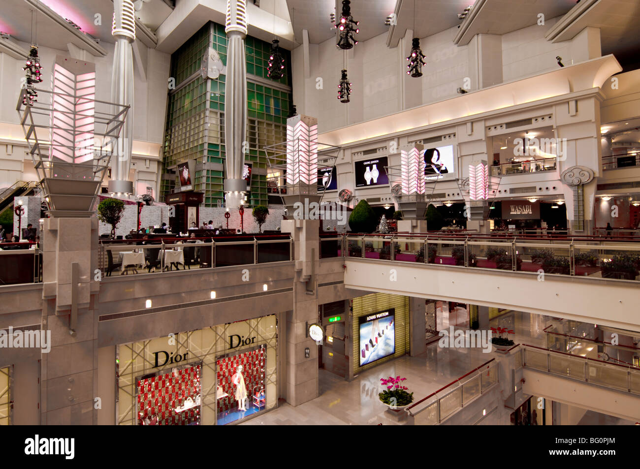 Taipei 101 interior hi-res stock photography and images - Alamy