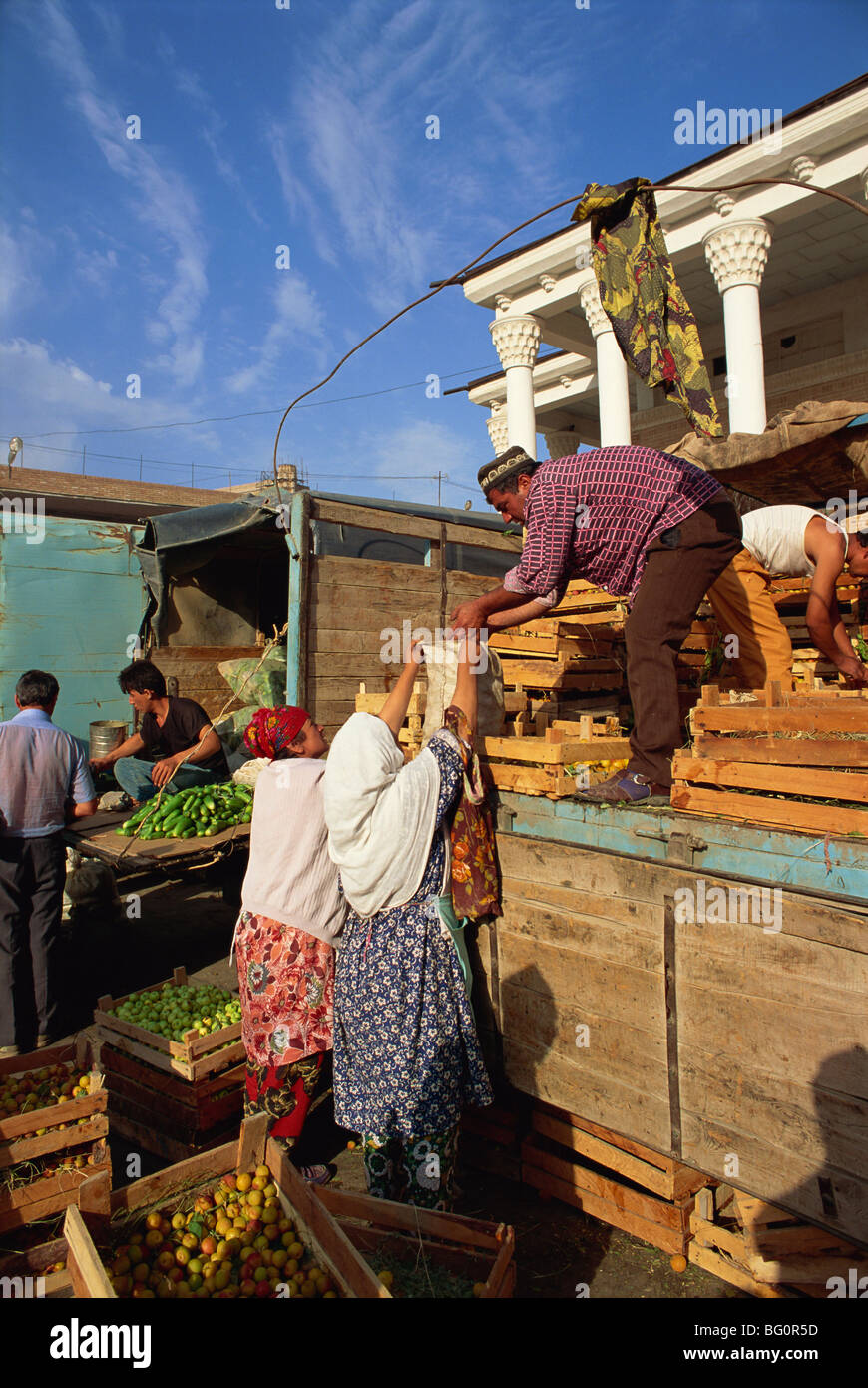 Transporting unloading hi-res stock photography and images - Alamy