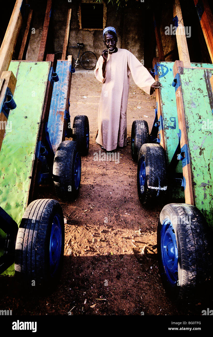 Porter carts hi-res stock photography and images - Alamy