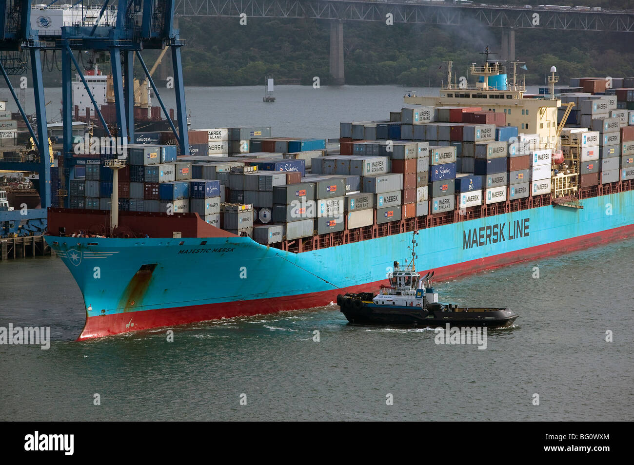 Container ship aerials hi-res stock photography and images - Alamy