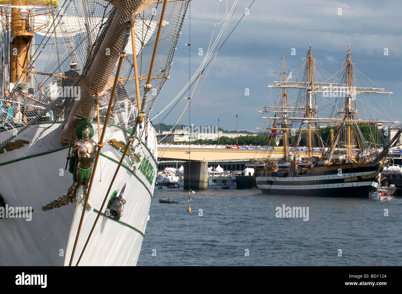 Three Masted Ships High Resolution Stock Photography and Images - Alamy