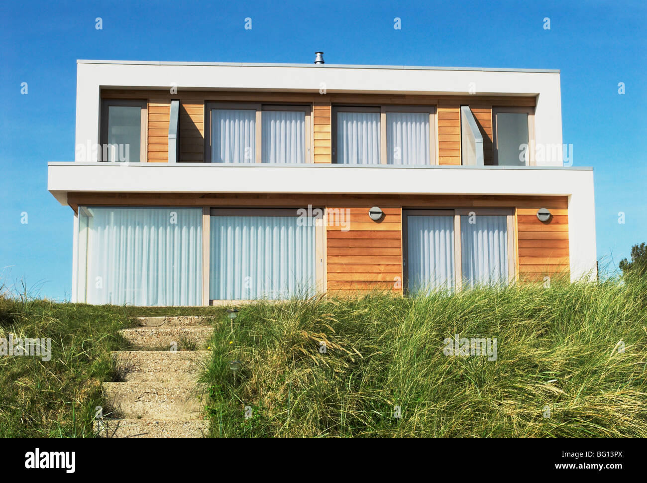 Horizontal timber cladding hi-res stock photography and images - Alamy