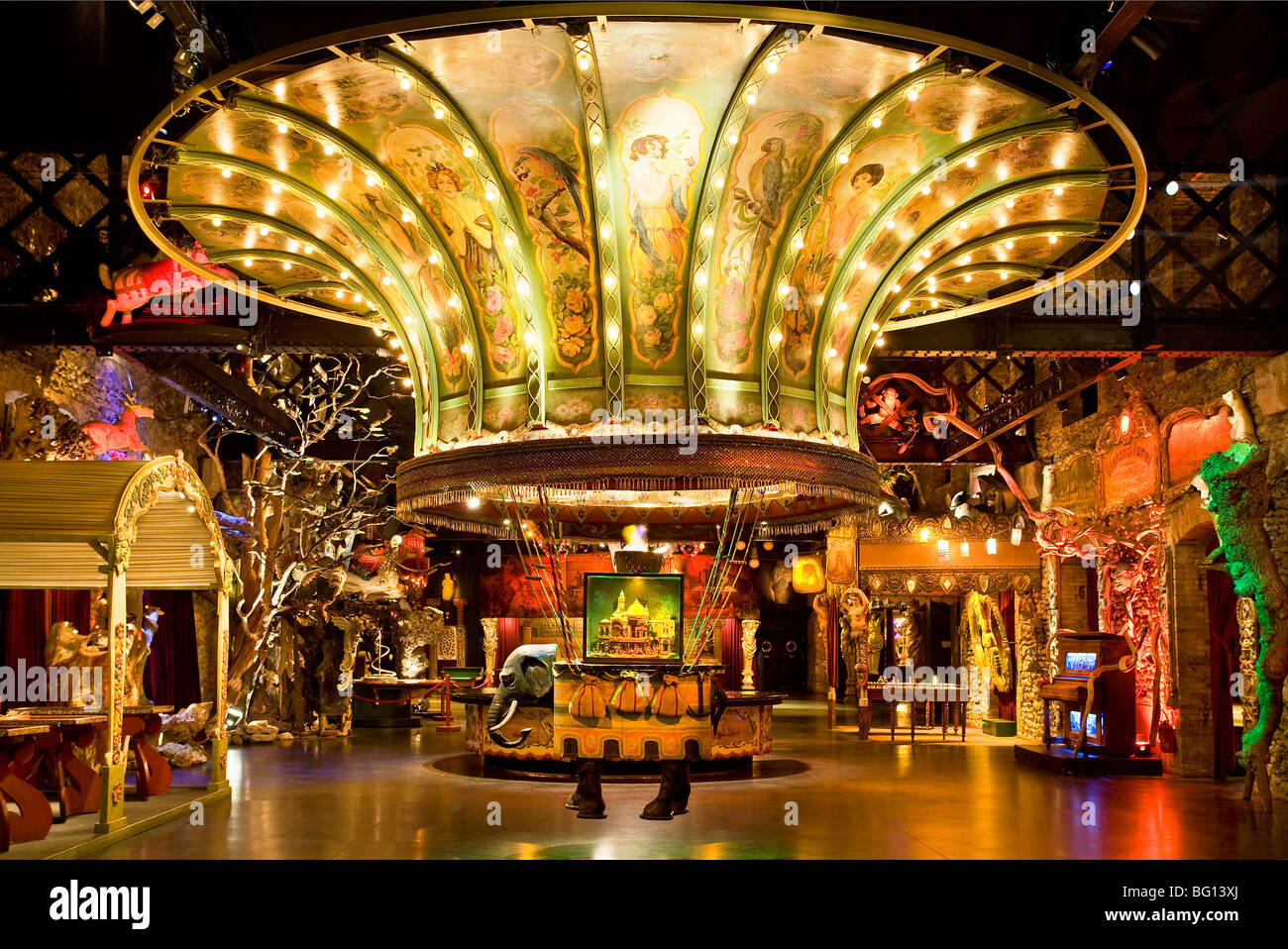 ARTS FAIRGROUND MUSEUM, PARIS Stock Photo - Alamy