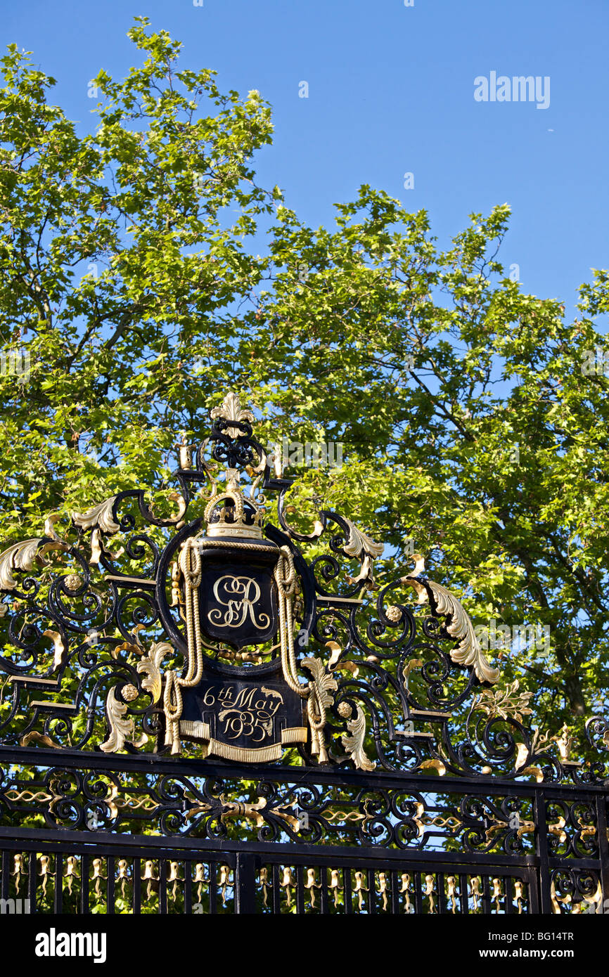 Iron gate detail close hi-res stock photography and images - Alamy