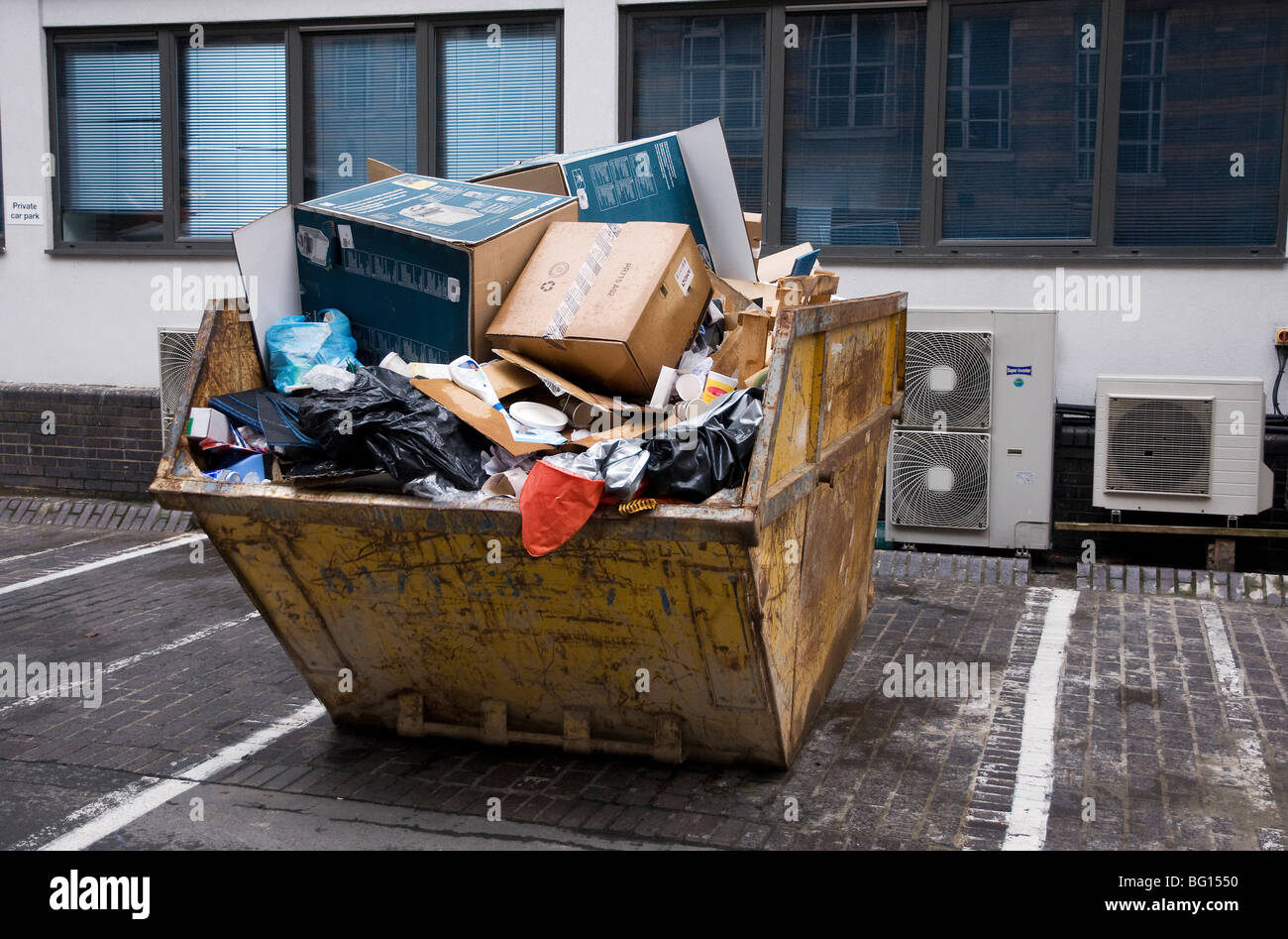 Skip rubbish skip dumpster hi-res stock photography and images - Alamy