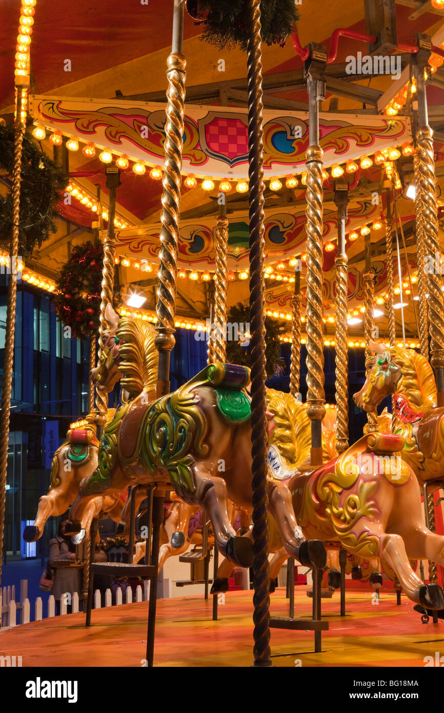 Night ride carousel funfair hi-res stock photography and images - Alamy