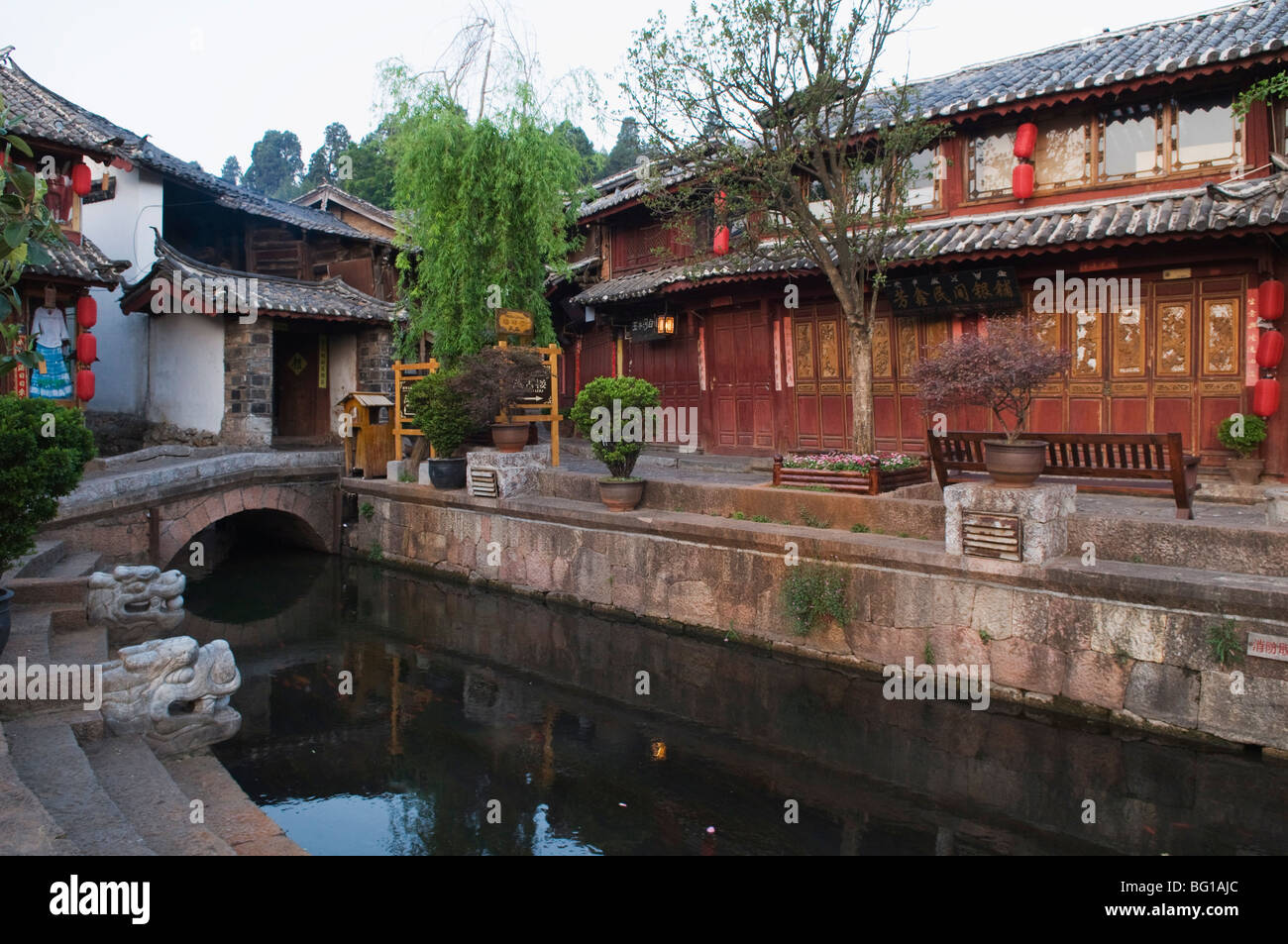 Traditional riverside architecture in Lijiang Old Town, Lijiang, UNESCO ...