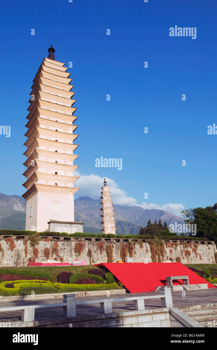 The Three Pagodas View One Three Pagodas Chongsheng Temple Cangshan