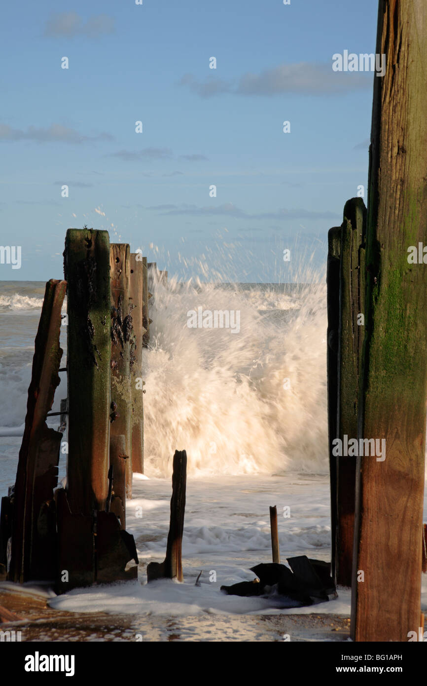 Collapsing wave hi-res stock photography and images - Alamy