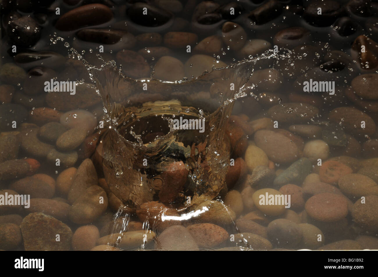 Pebble water ripples hi-res stock photography and images - Alamy