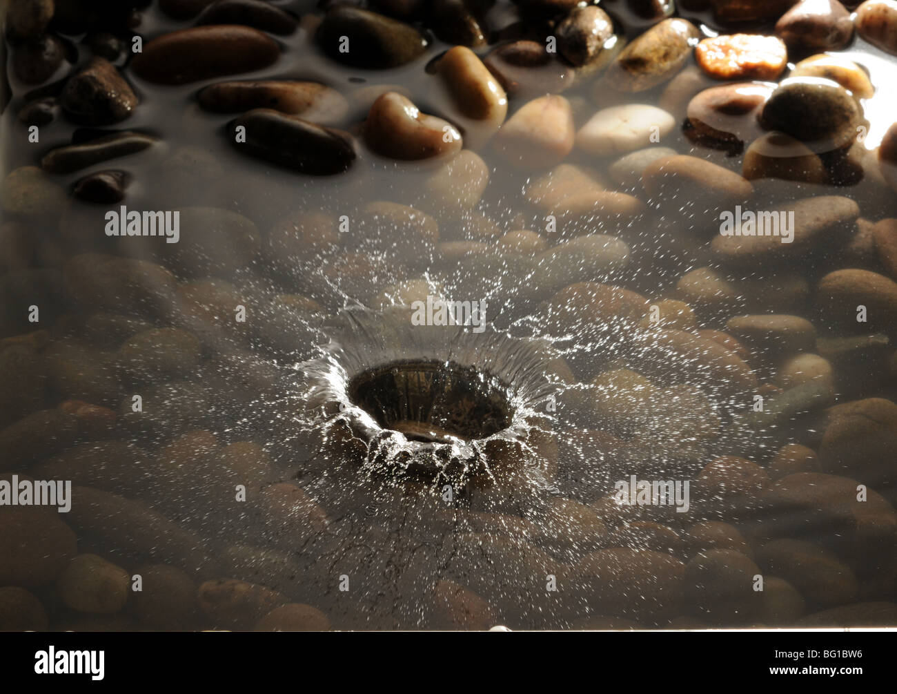 Pebble water ripples hi-res stock photography and images - Alamy