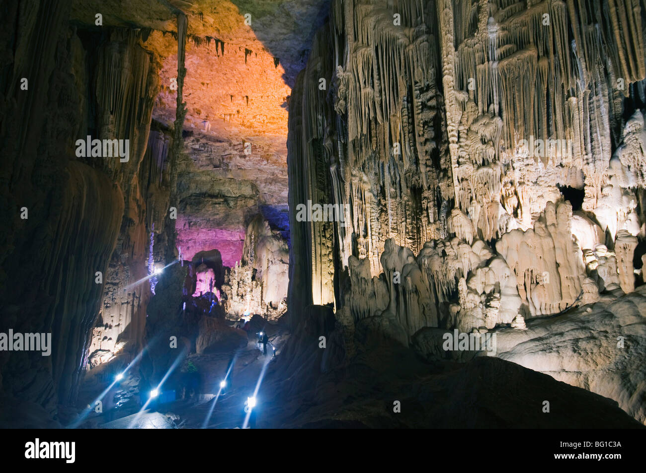 China cave people hi-res stock photography and images - Alamy