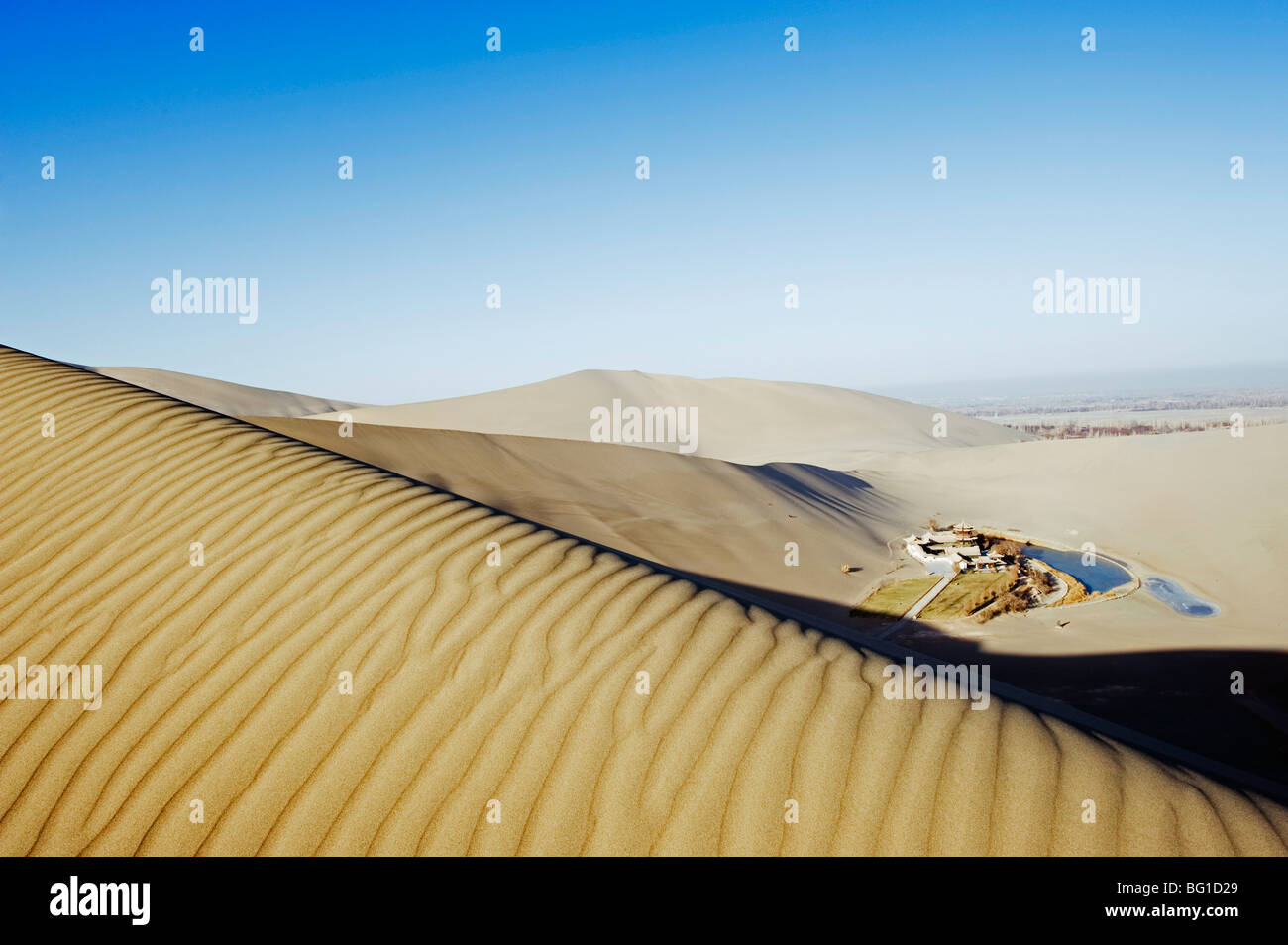 Ming Sha sand dunes and pavilion at Crescent Moon Lake, Dunhuang, Gansu ...