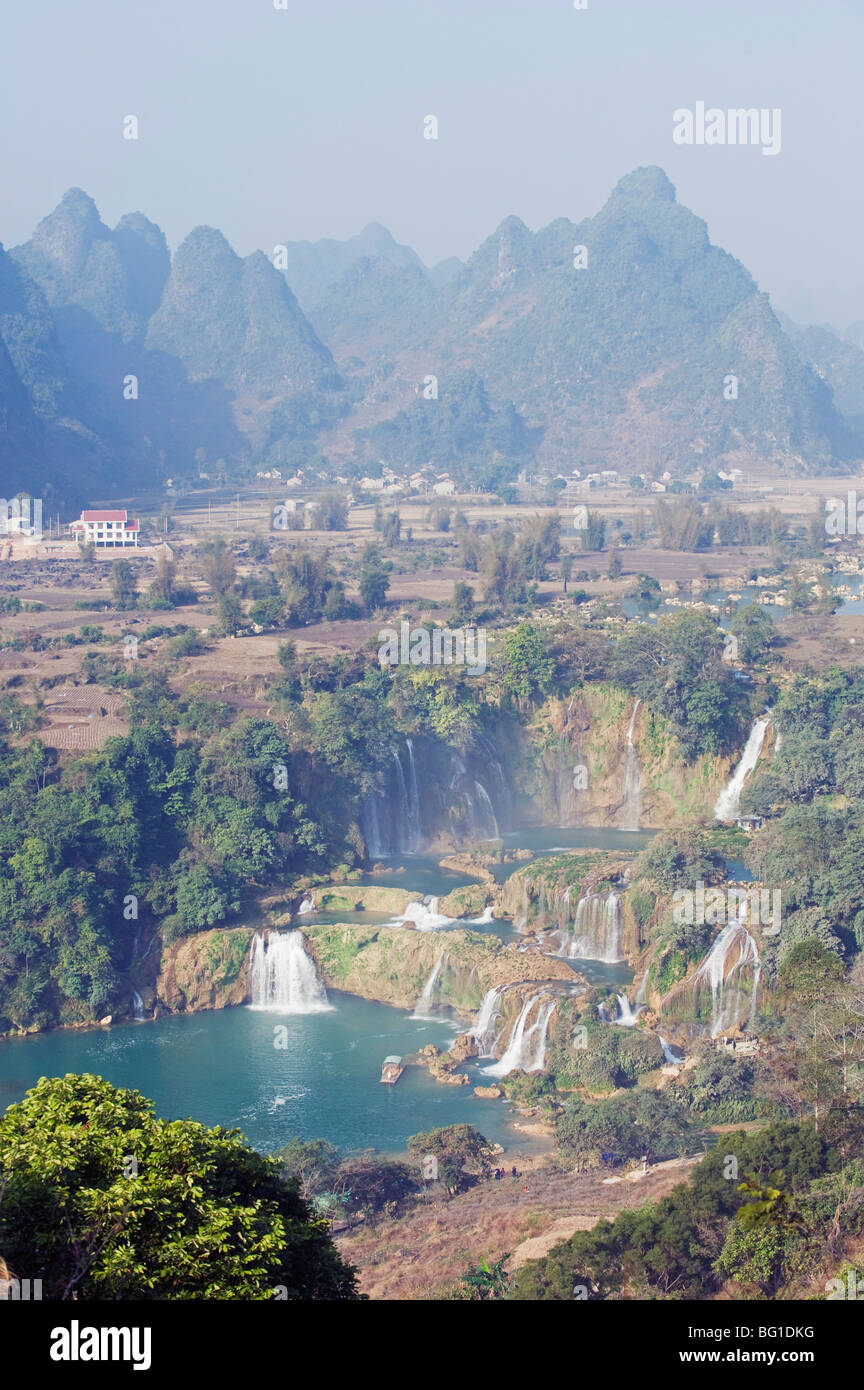 Detian Falls, China and Vietnam transnational waterfall, Guangxi ...