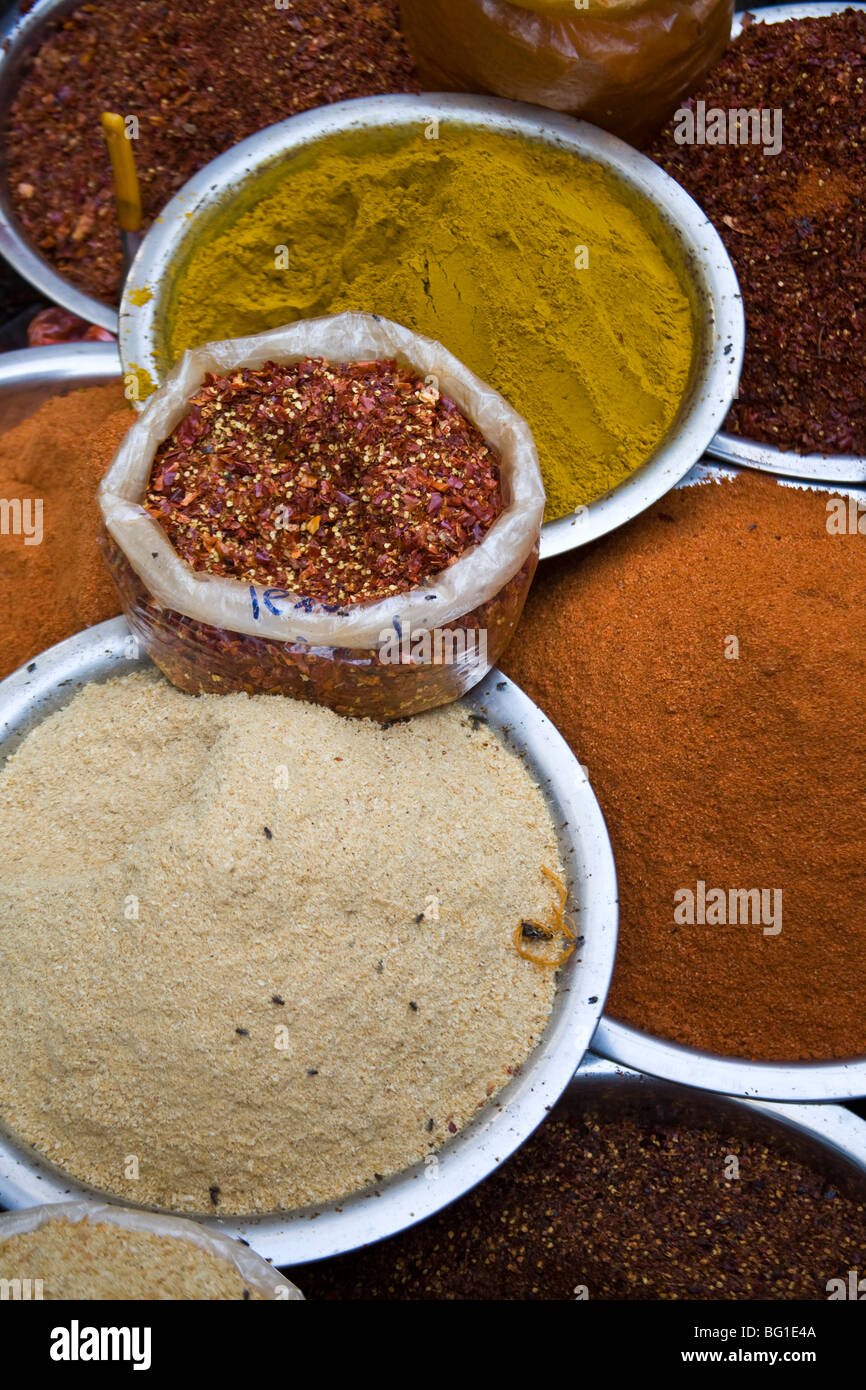 Spices in aluminum bowls on a Myanmar market - Myanmar Stock Photo - Alamy