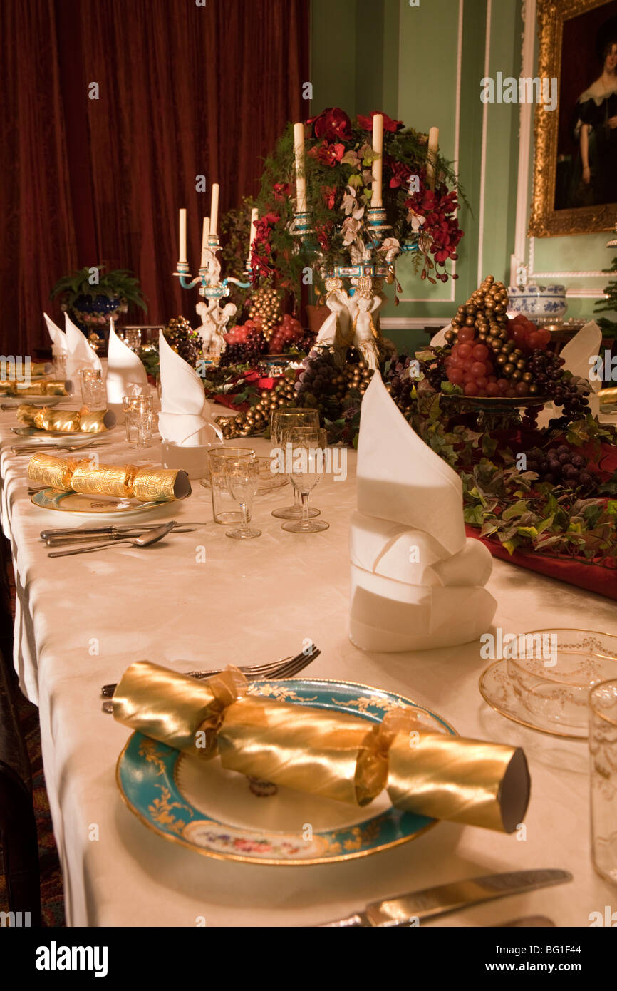 Candlelit mansion hi-res stock photography and images - Alamy